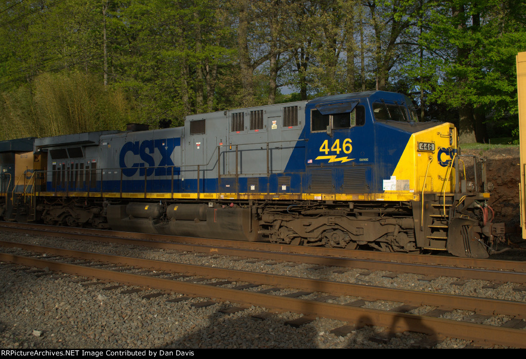 CSX AC44CW 446 in clean YN2 trails on Q410-04